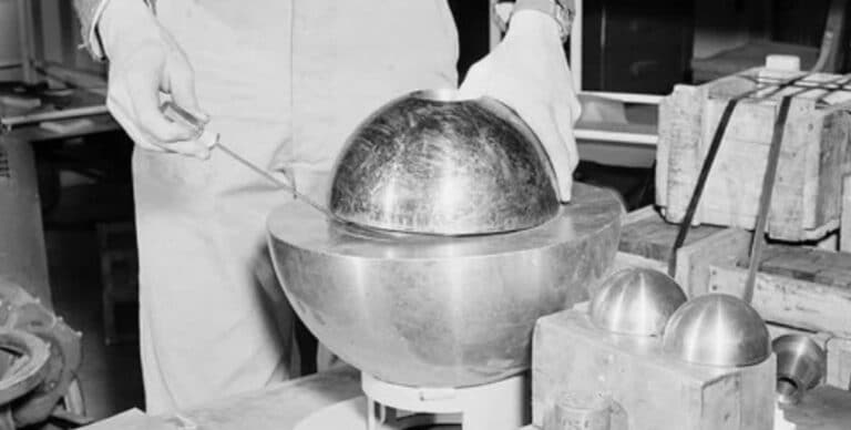 "Demon core": storia della terza bomba atomica e delle sue vittime illustri