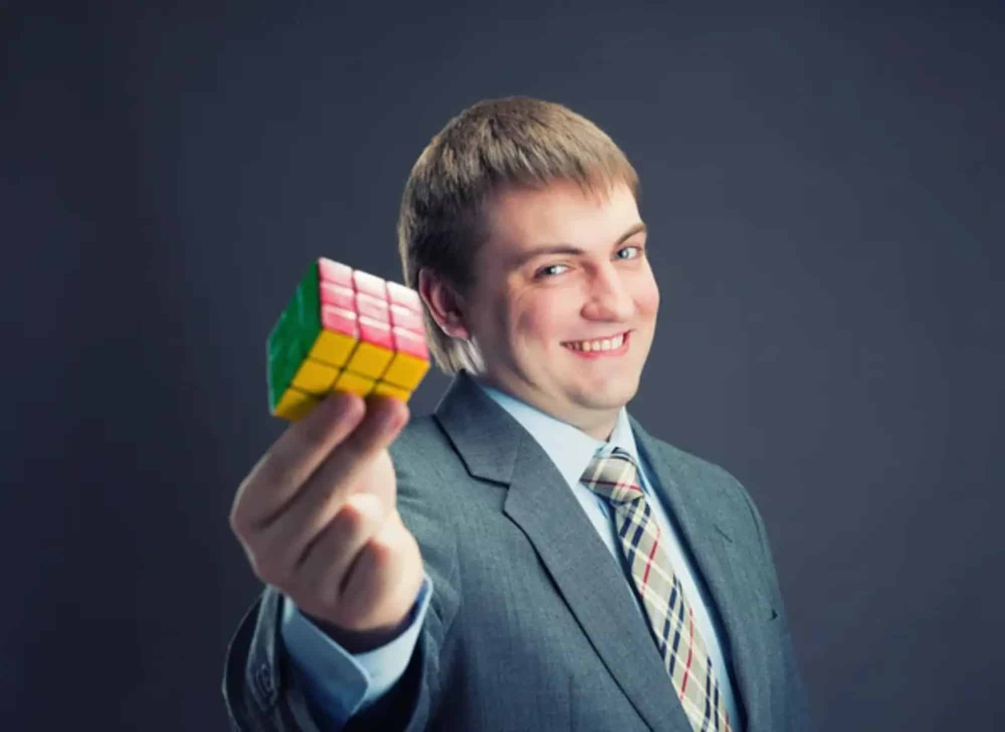 Cubo di Rubik: storia, risoluzione e curiosità sul famoso puzzle colorato